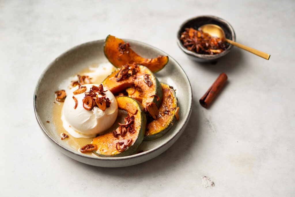 Geroosterde pompoen met burrata en crispy chili-olie - Bedrock