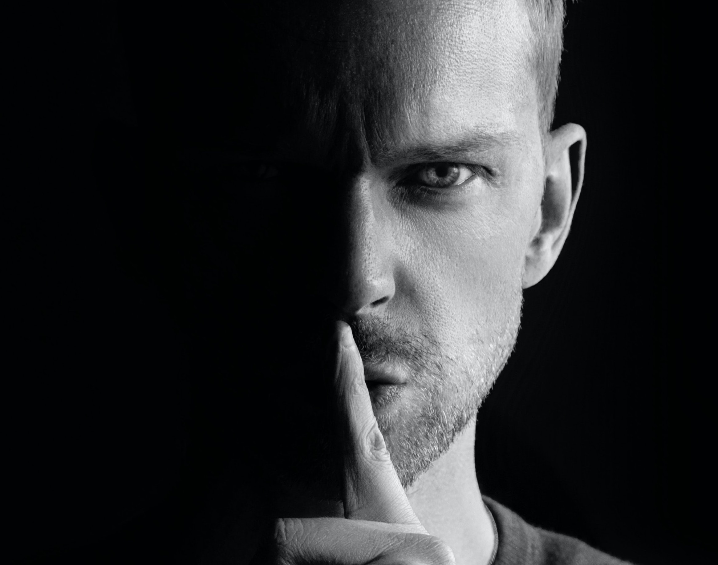 Psychopaat herkennen: 20 kenmerken om op te letten - BEDROCK