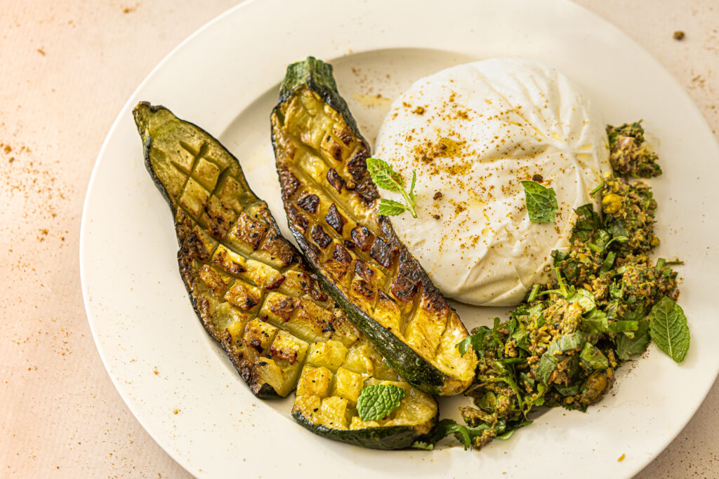 Gegrilde courgette met burrata en kruiden - BEDROCK