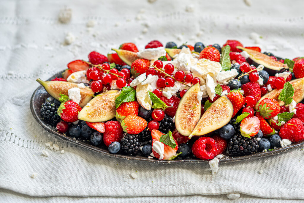 Simpel toetje met vijgen en zomerfruit