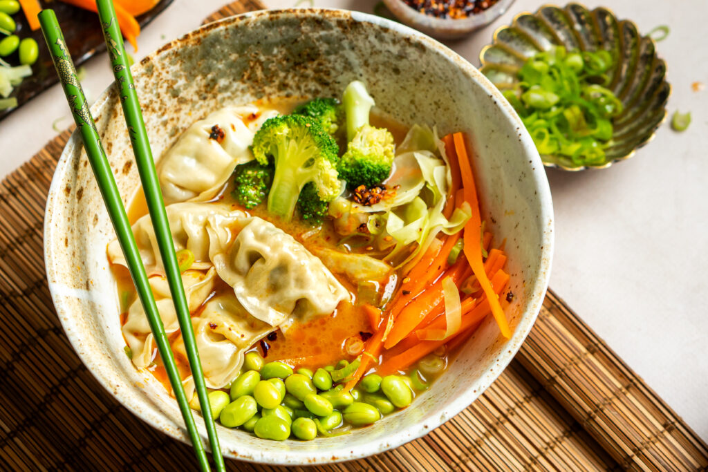 Gezonde gyoza bowl: vega en in 15 minuten klaar